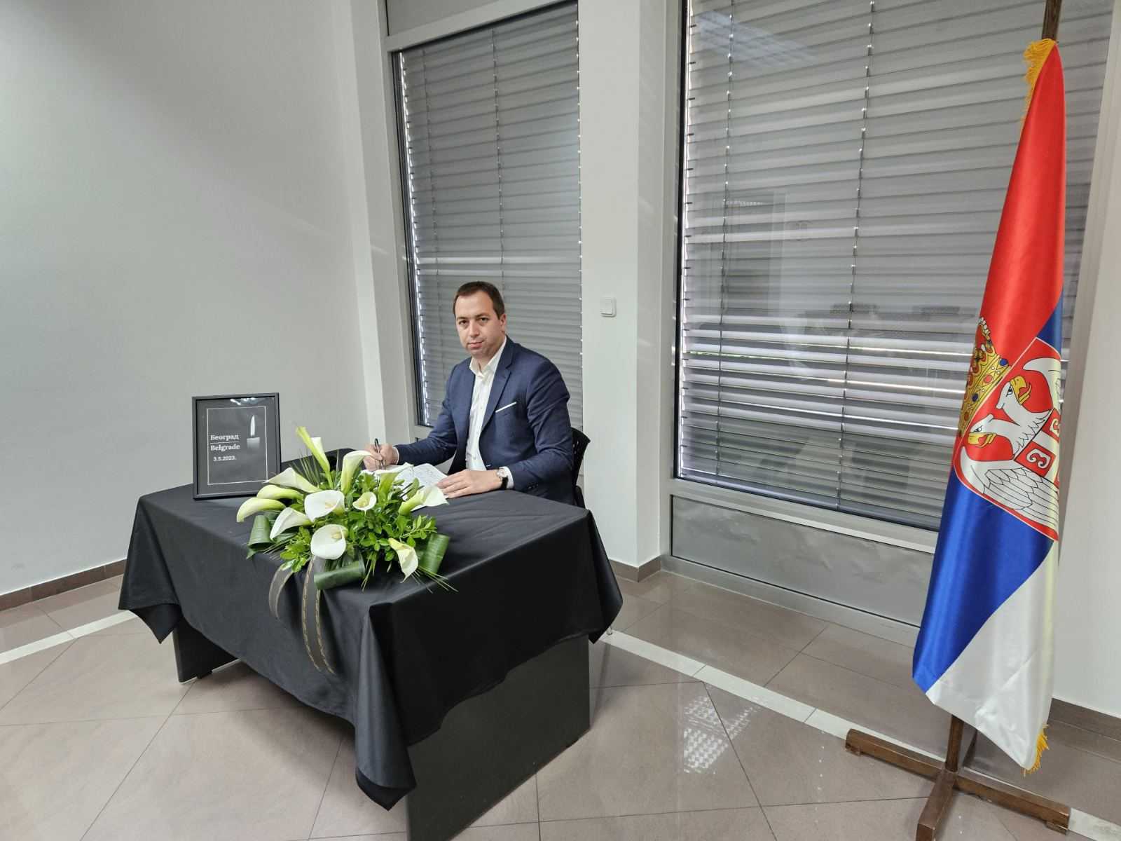 Selak se upisao u knjigu žalosti povodom tragedije u Beogradu