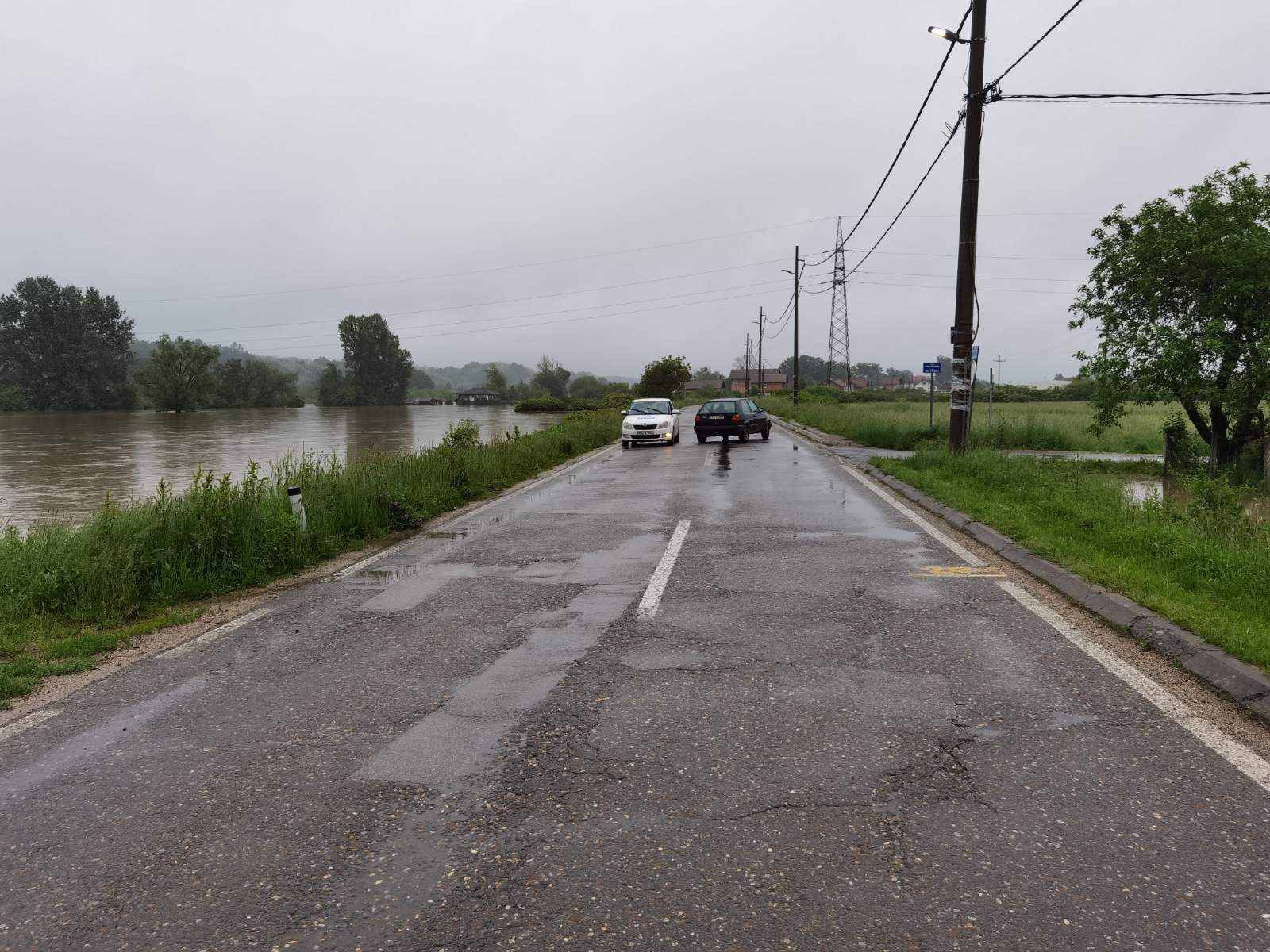 Voda se izlila na puteve, UGROŽENE I KUĆE: Dramatično u Kostajnici i Kozarskoj Dubici (FOTO ...