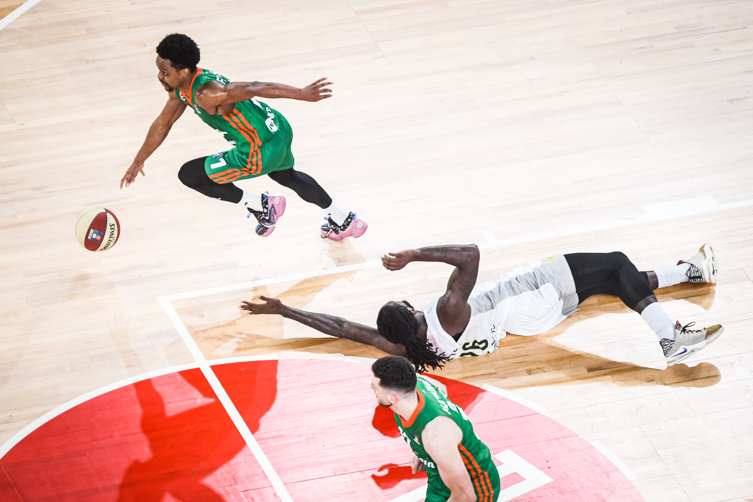 Ferel prebacuje pritisak na Partizan i nada se dobroj partiji