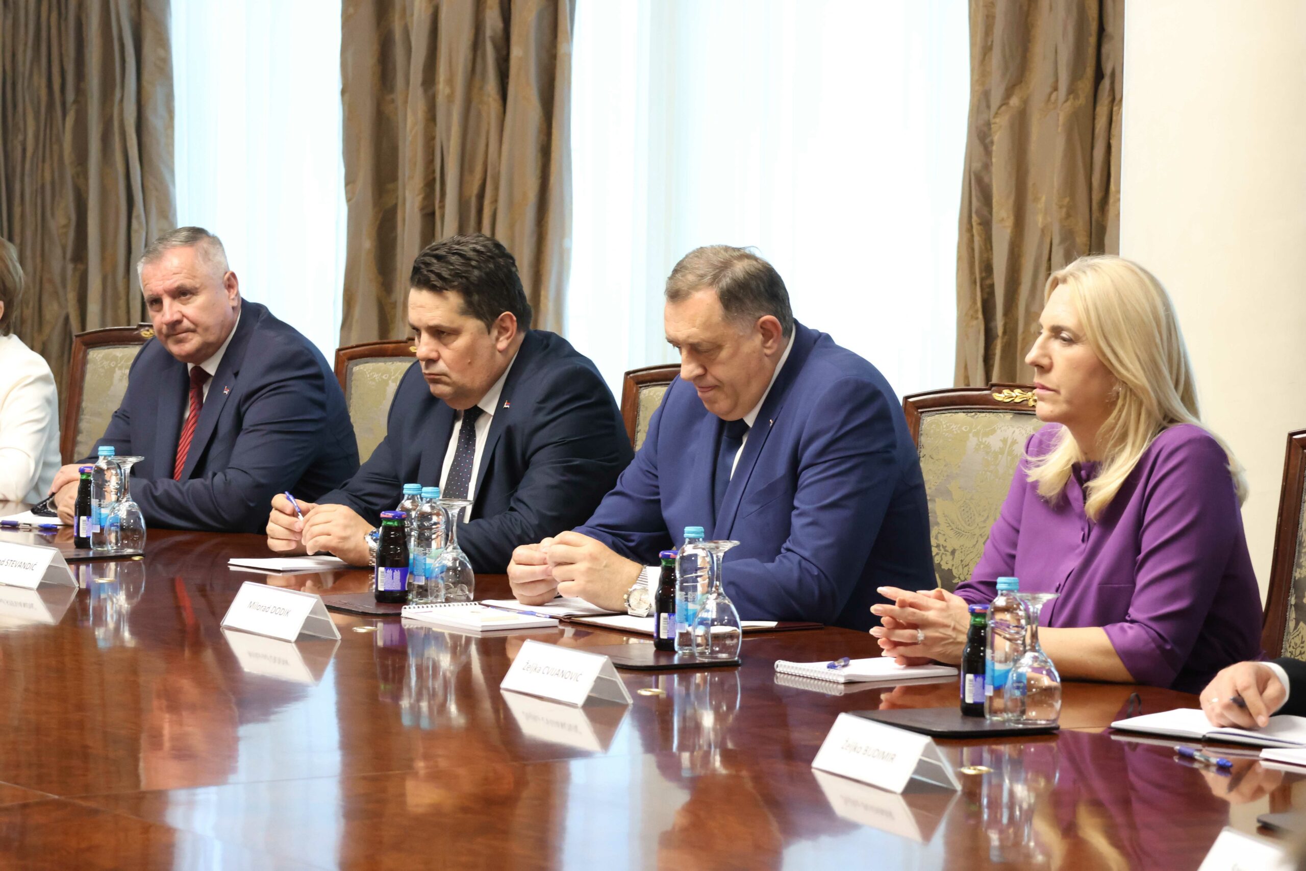 Nema više “žrtvovanja” za Srpsku: Niko od političara ne pomišlja na ostavku zbog sankcija