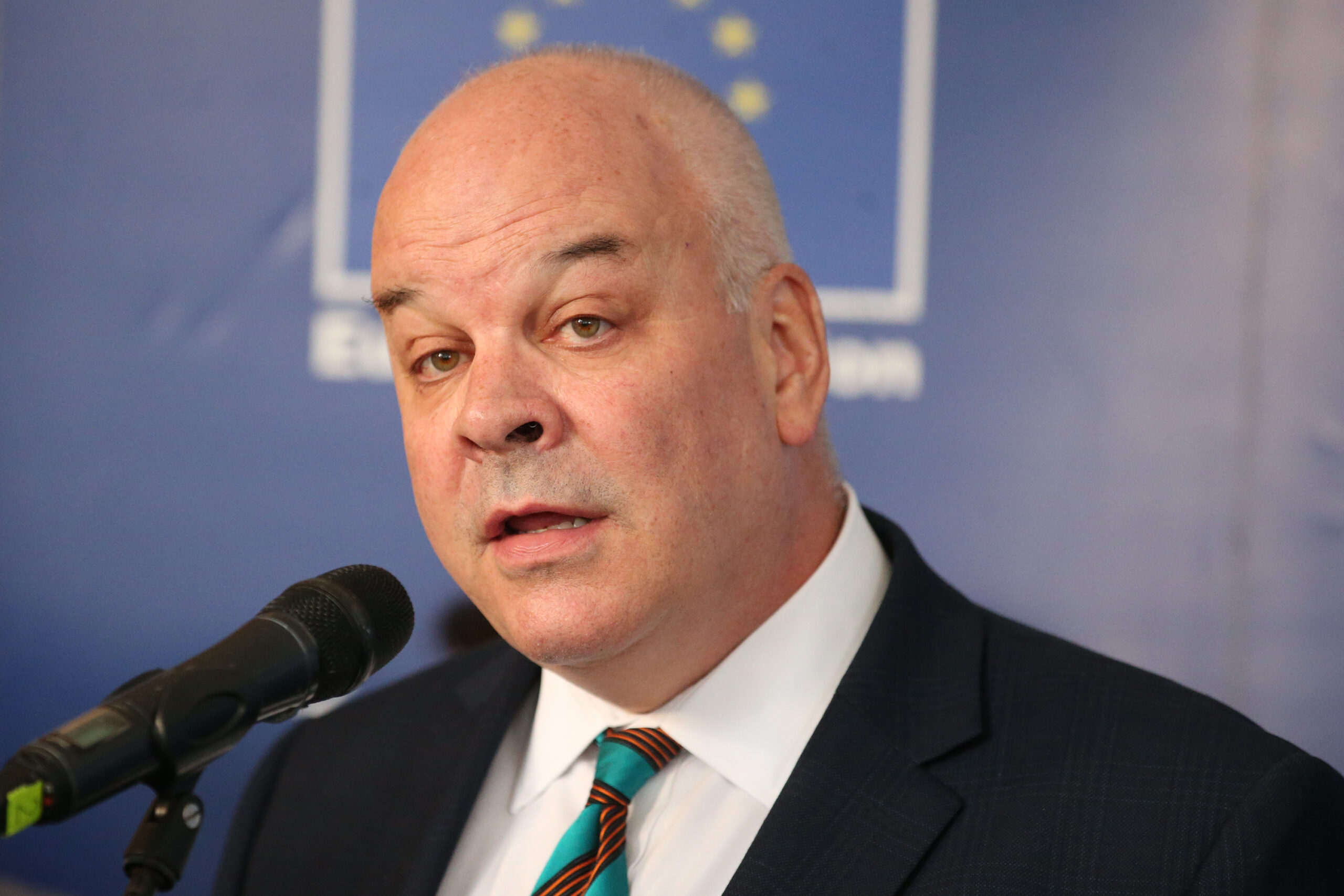 Brajan Ageler smatra da bi bilo bolje da Kristijan Šmit ne nameće rješenja