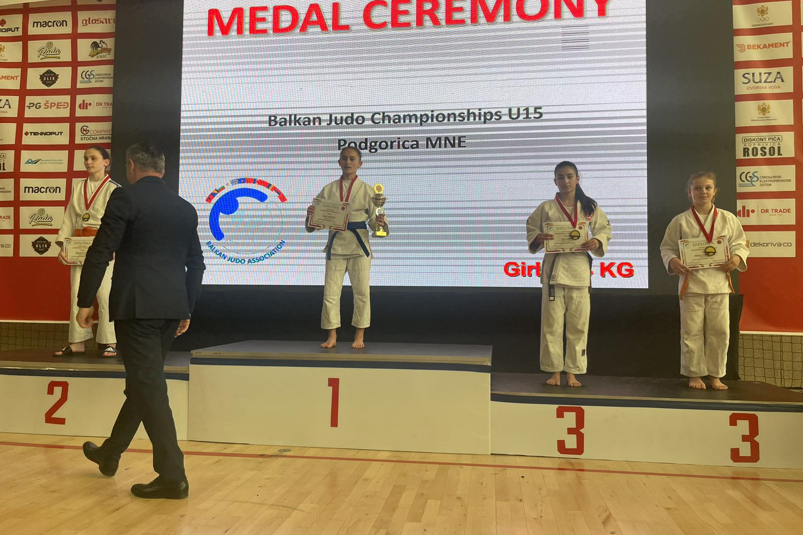 Tea Simić, članica Džudo kluba "Kodokan" iako povrijeđena osvojila ...