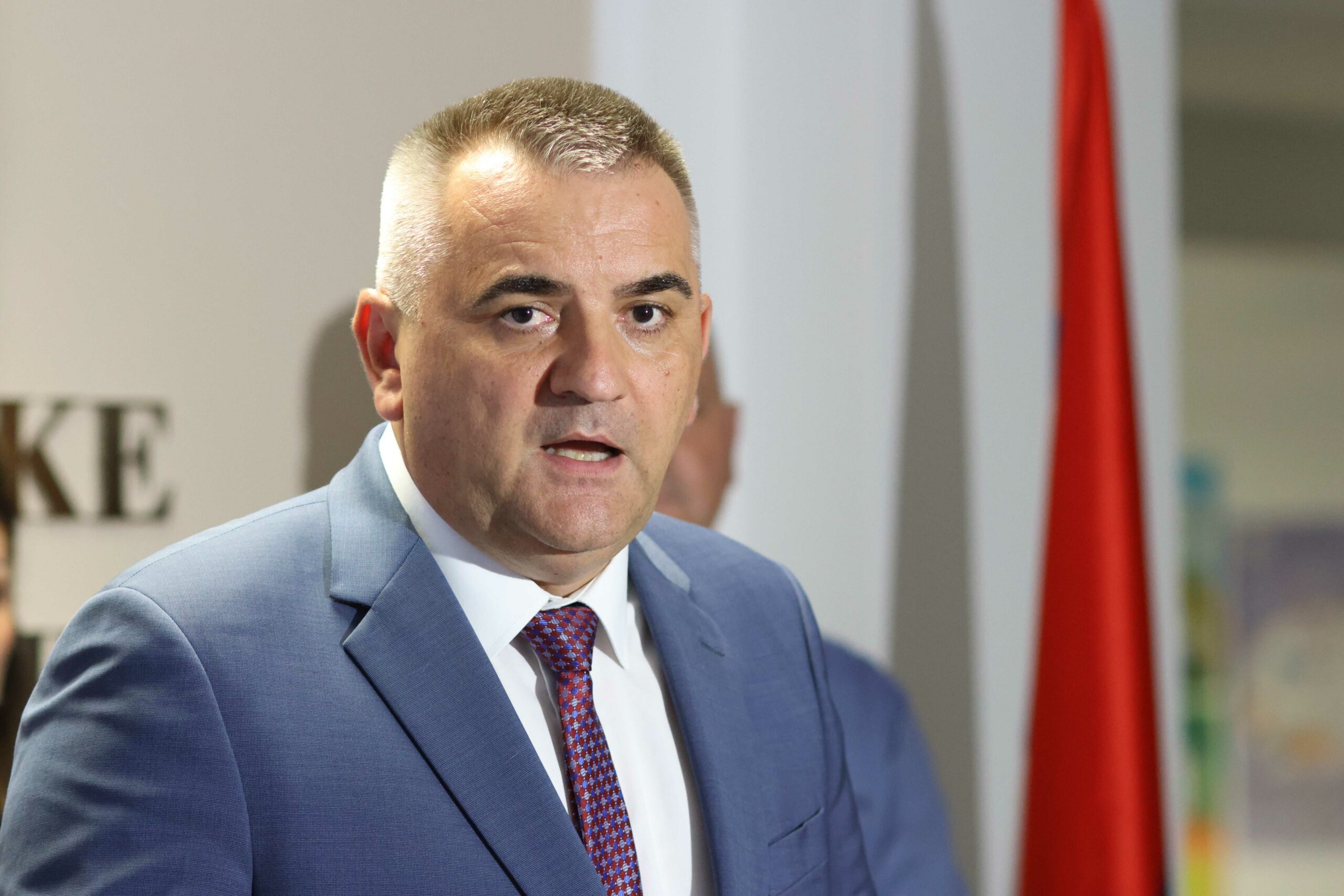 Savo Minić zna da li je jači gej ili lovački lobi