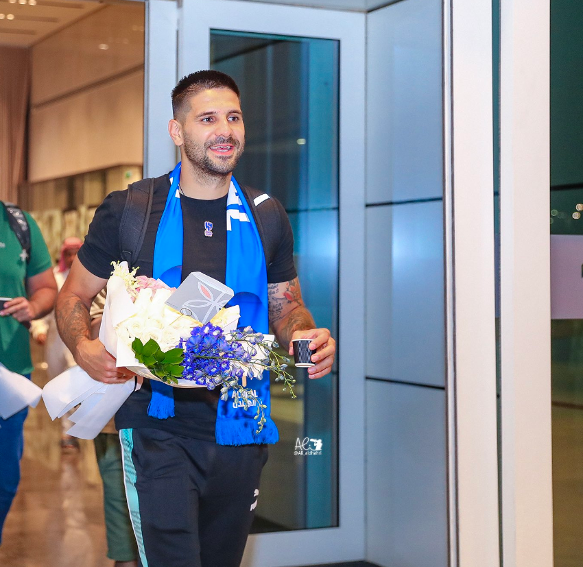 Aleksandar Mitrović na izlaznim vratim Al Hilala