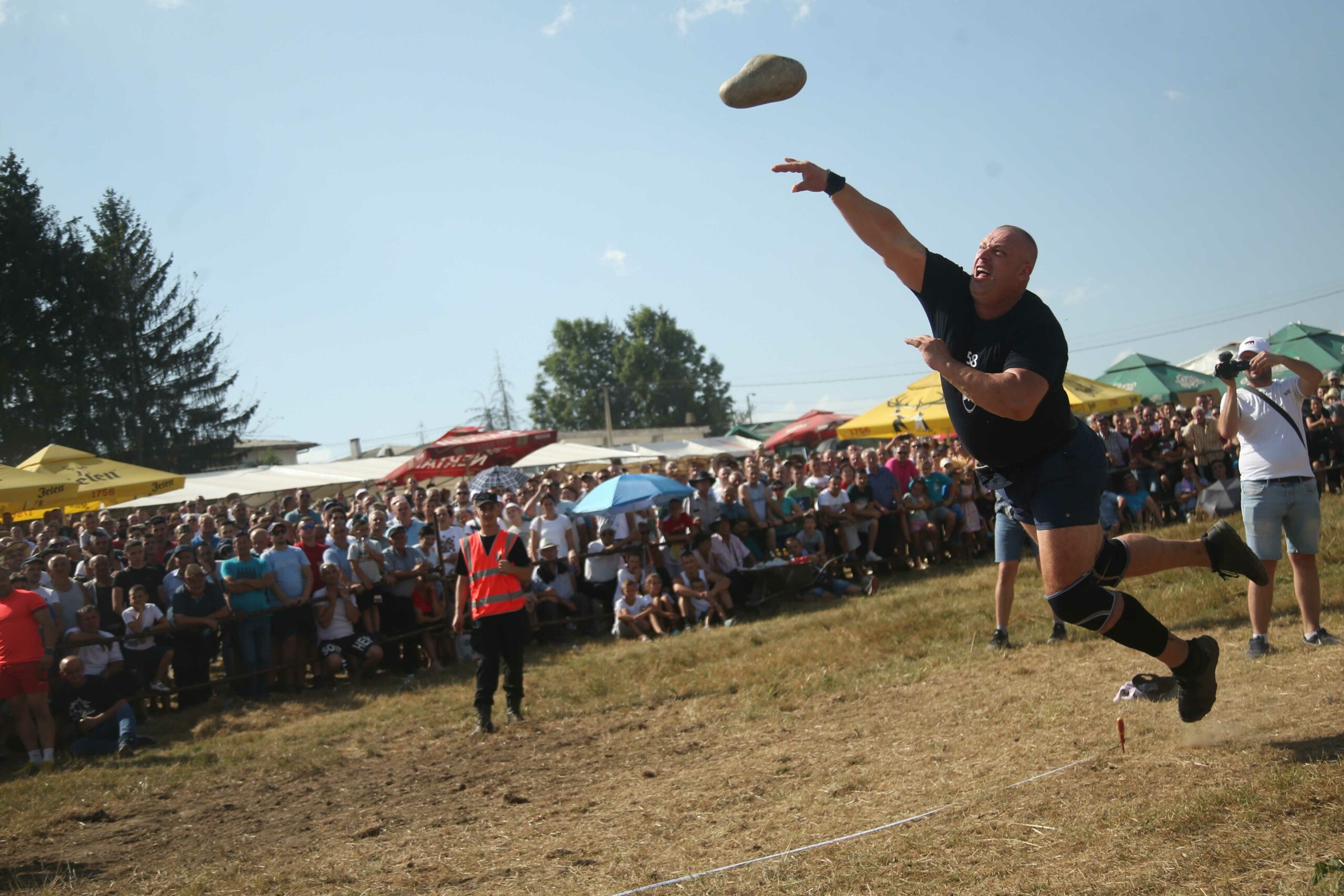Crnogorac Radovan opet najbolji u bacanju kamena s ramena