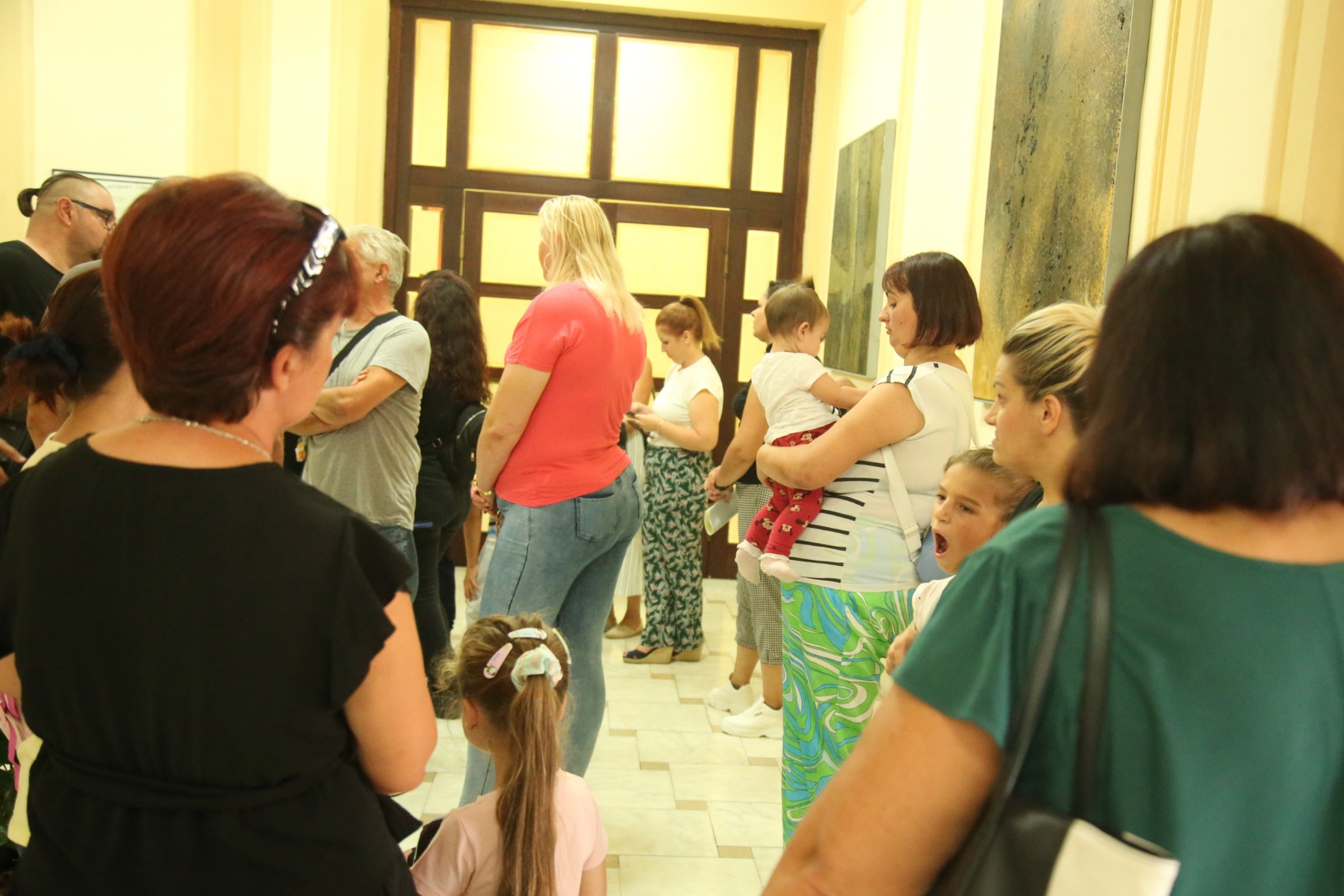 Članovi Udruženja "4+" se okupili ispred Gradske uprave