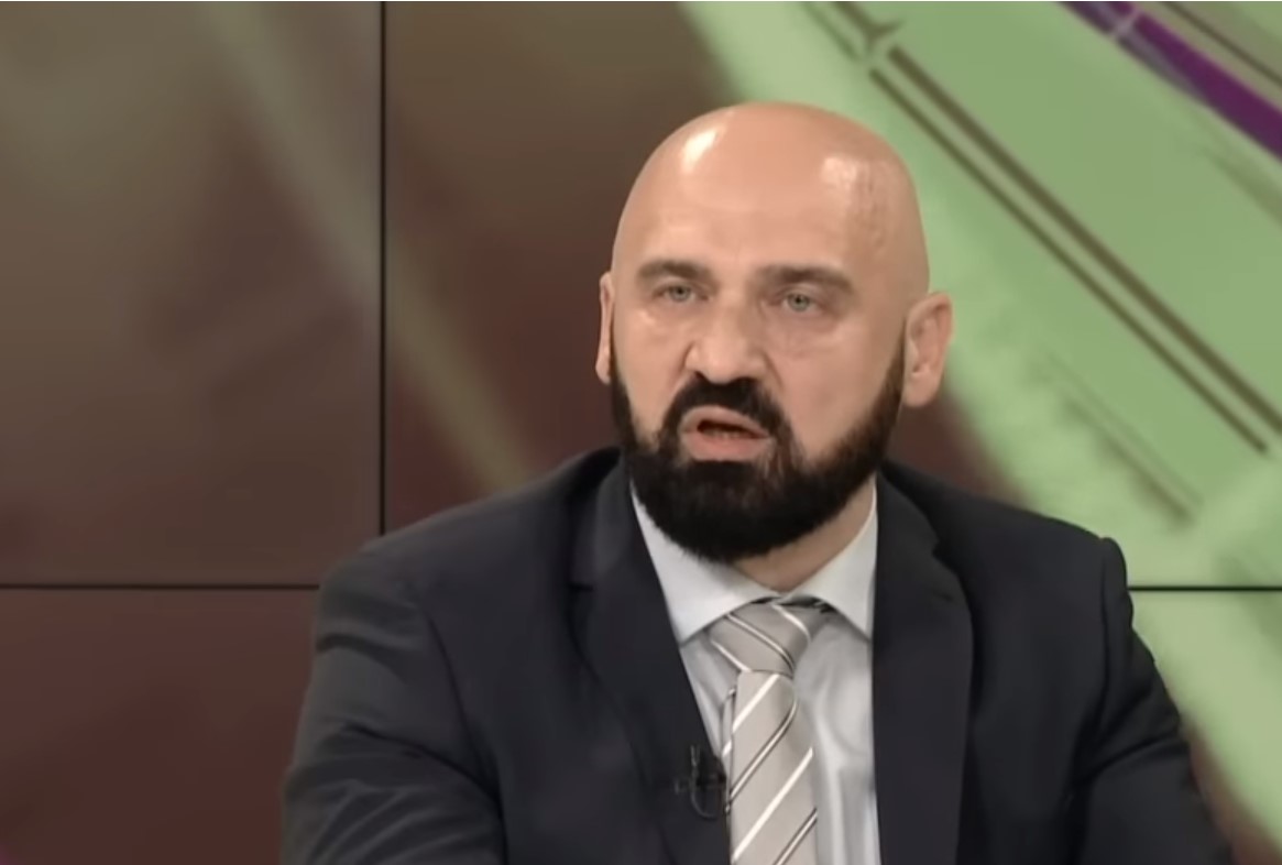 Ramo Isak na tankom ledu u Vladi Federacije BiH