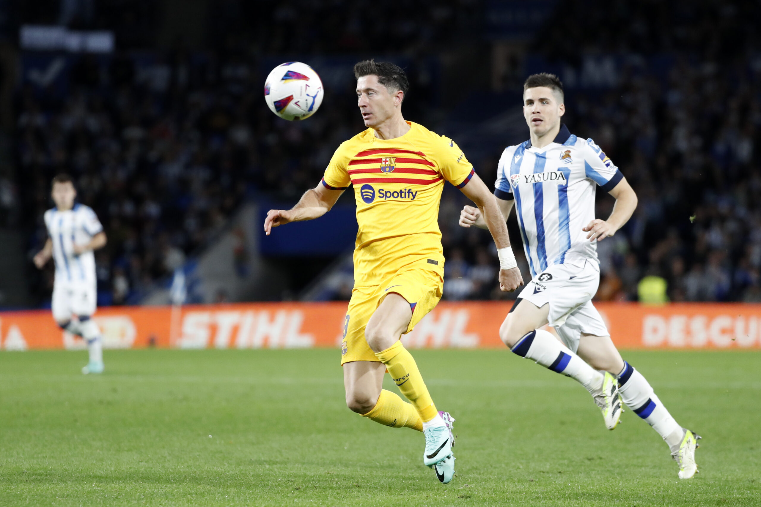 BOMBA IZ KATALONIJE Robert Levandovski puno košta Barselonu, može da ide