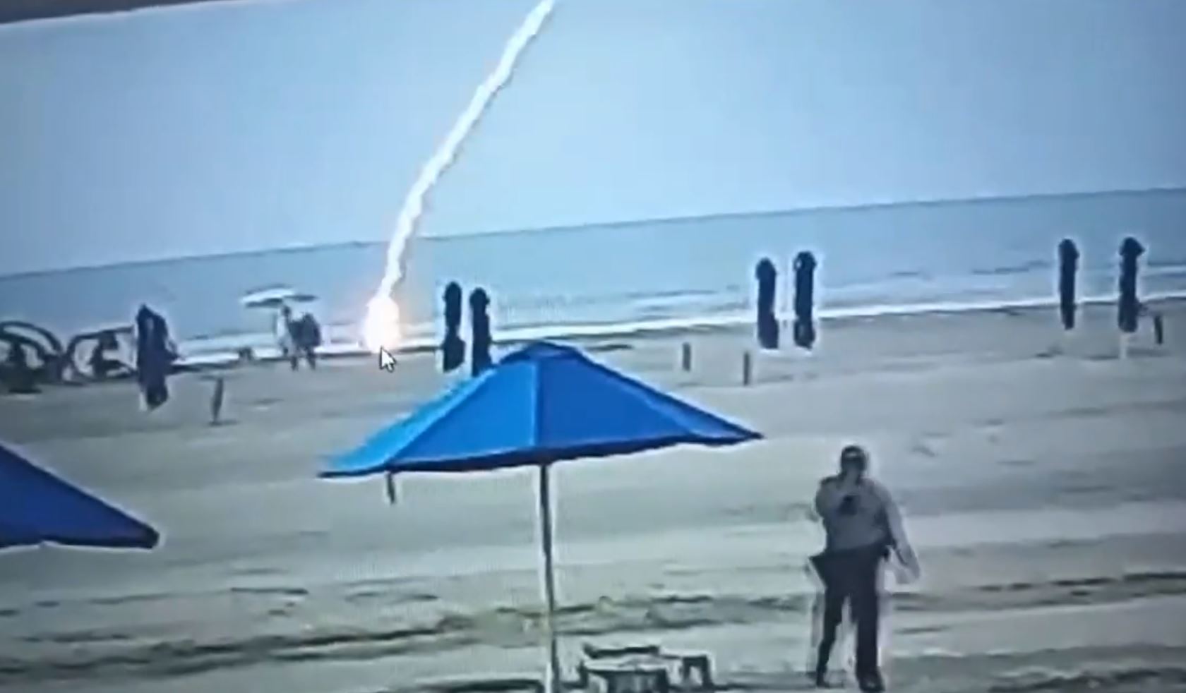 Munja pogodila mladu majku, kamera snimila tragediju