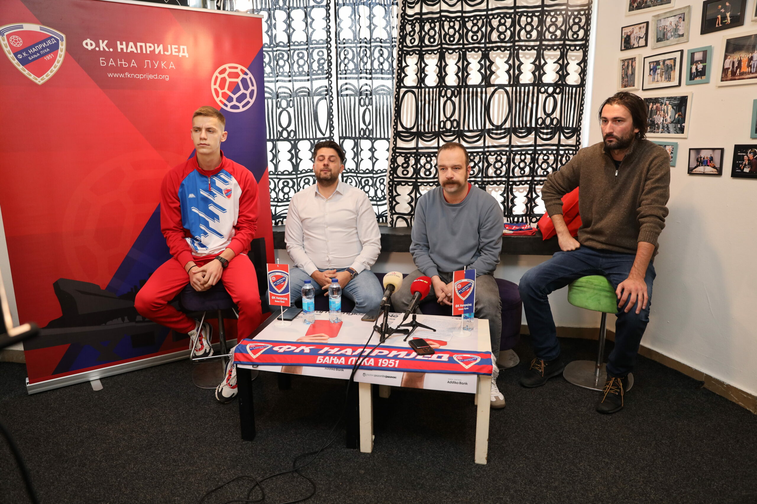 Fudbaleri i glumci igraju zajedno