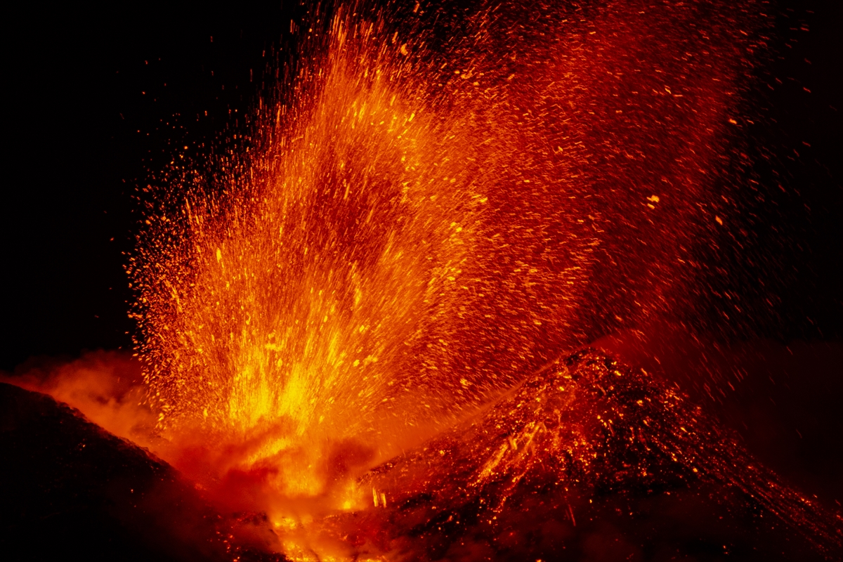 Eruptirao vulkan u Indoneziji, podignuta uzbuna na najviši nivo ...