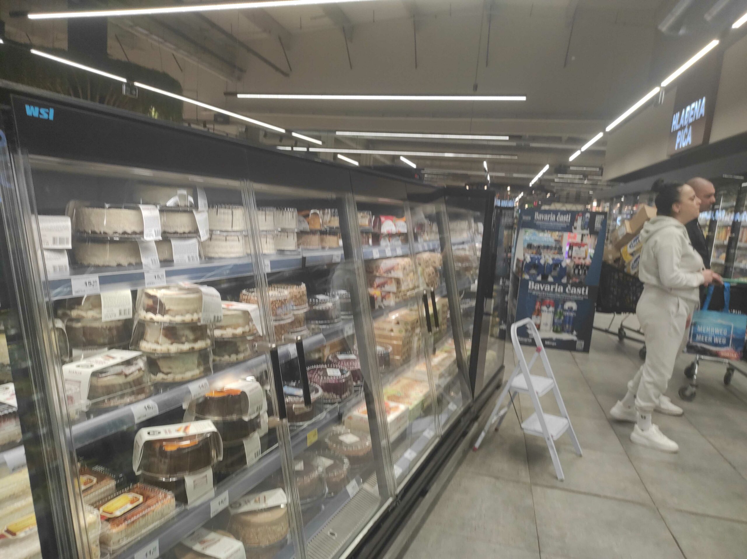 U "Bingo" hipermarketu u Banjaluci se opet prodaju "Manja" torte
