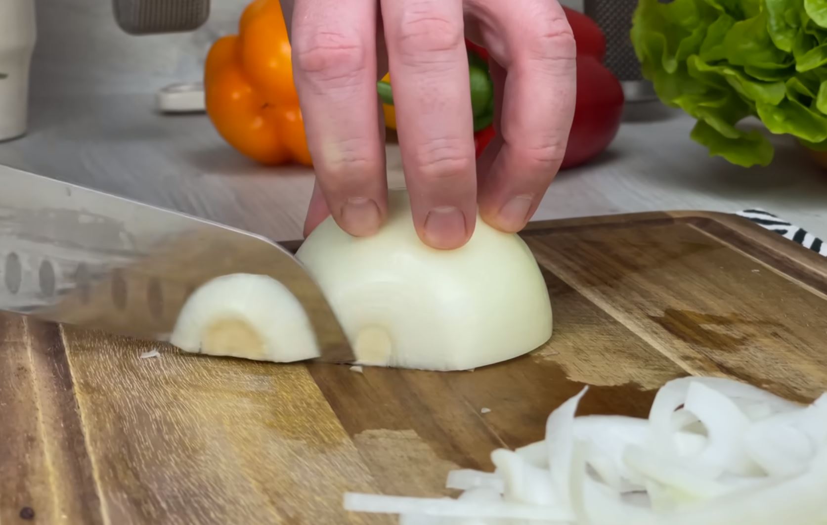 Kuvar otkrio kako se pravilno dinsta luk