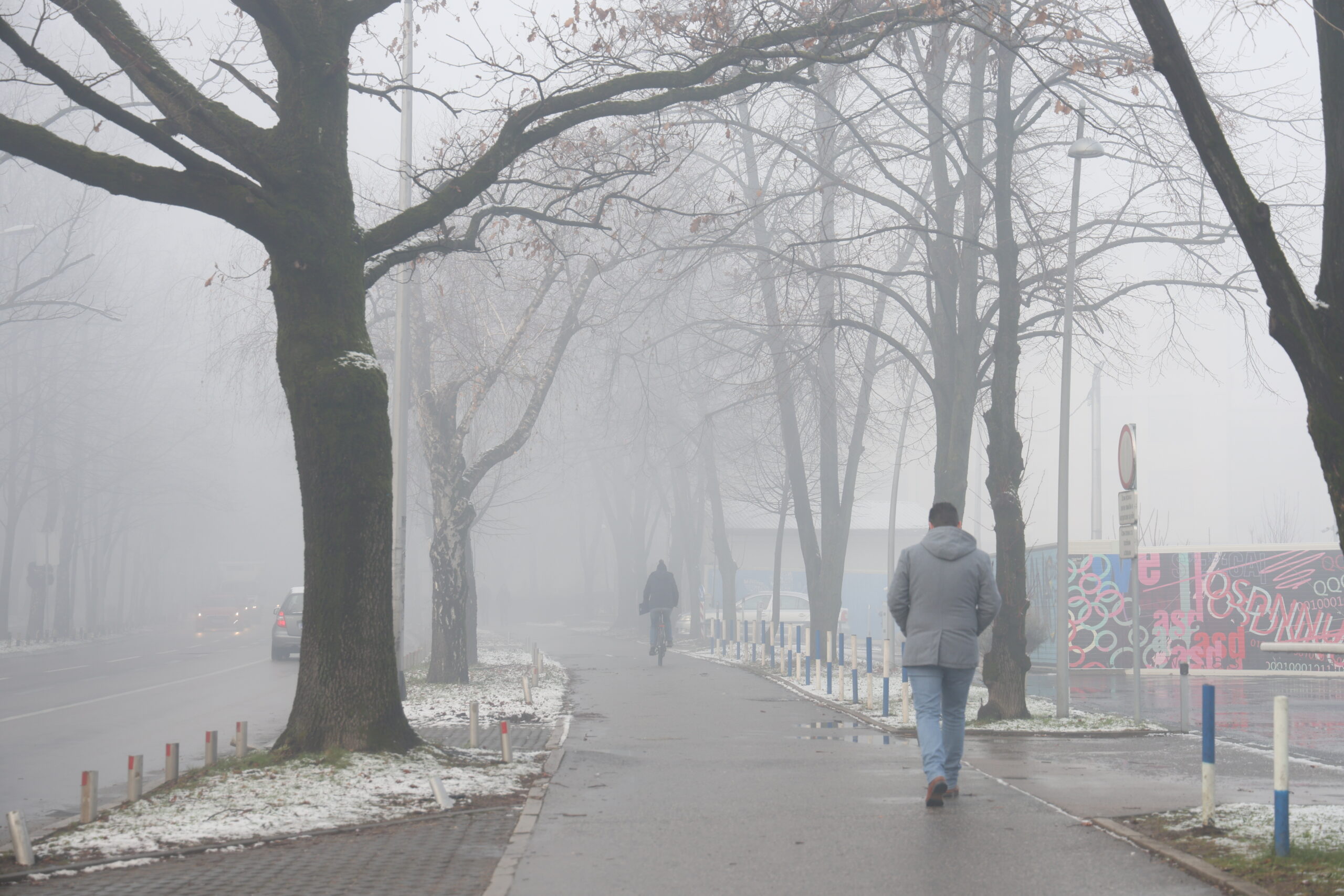 Gusta magla "progutala" ulice Banjaluke