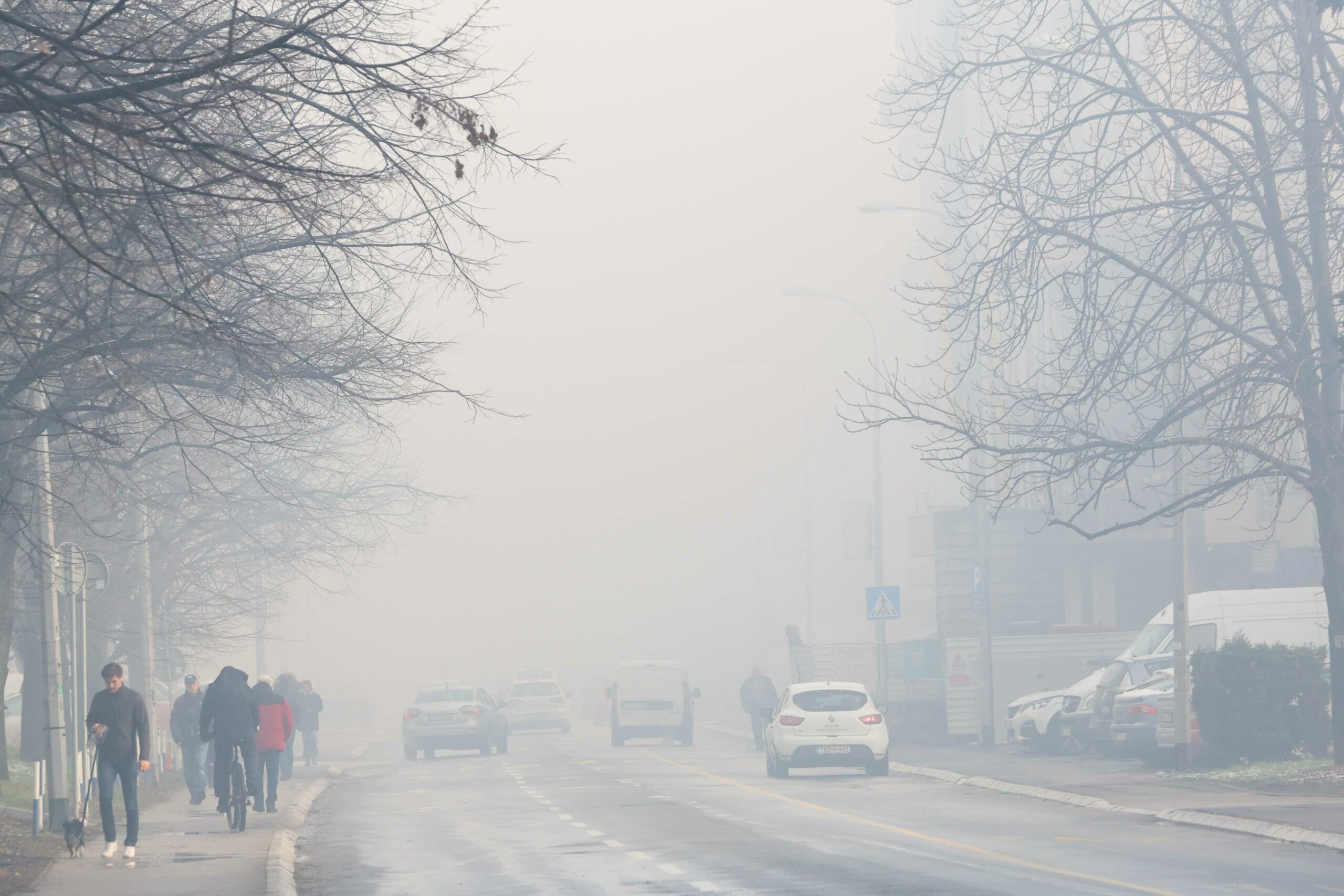 Gusta magla spustila se nad Banjalukom, ne vidi se prst pred nosom