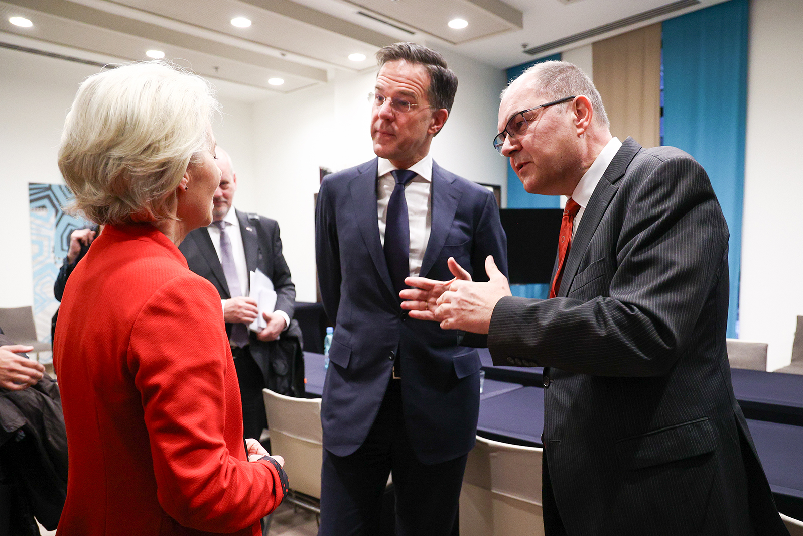 Poruka iz OHR mogla bi biti znak da je Šmit privremeno odustao od ...