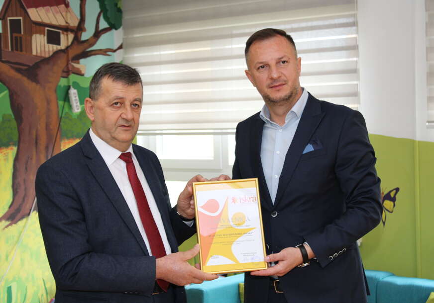 Delegacija JP "Autoputevi RS" posjetila Roditeljsku kuću "Iskra" u ...