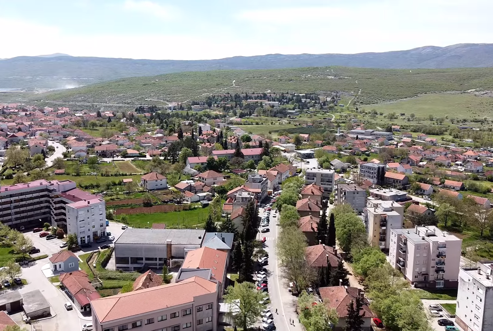 Bileća izmolila pomoć od Srbije dok njihov sugrađanin zarađuje milione