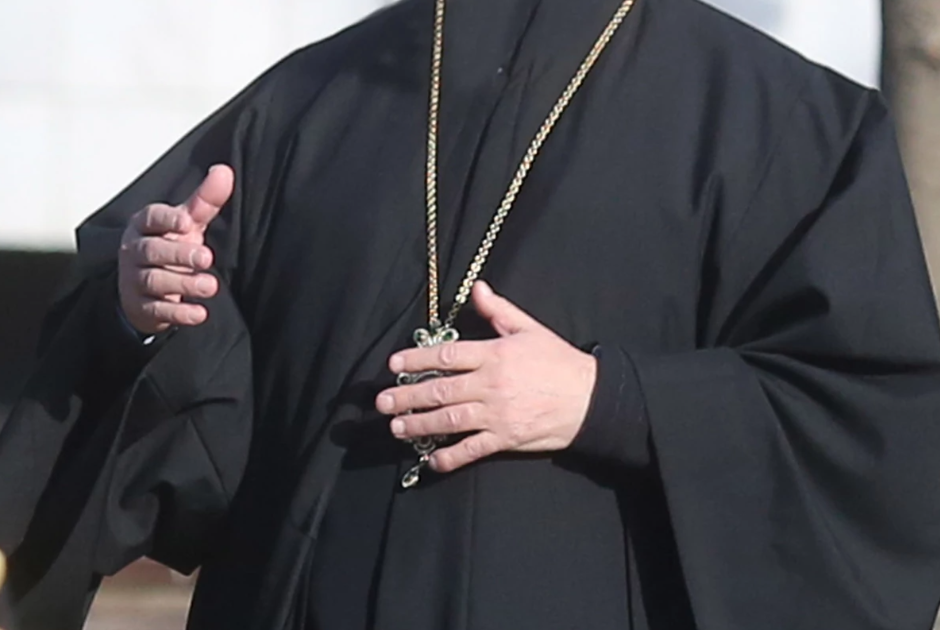 Sveštenik tražio oko 25 KM za osvećenje vodice, Milan mu dao 8 ...