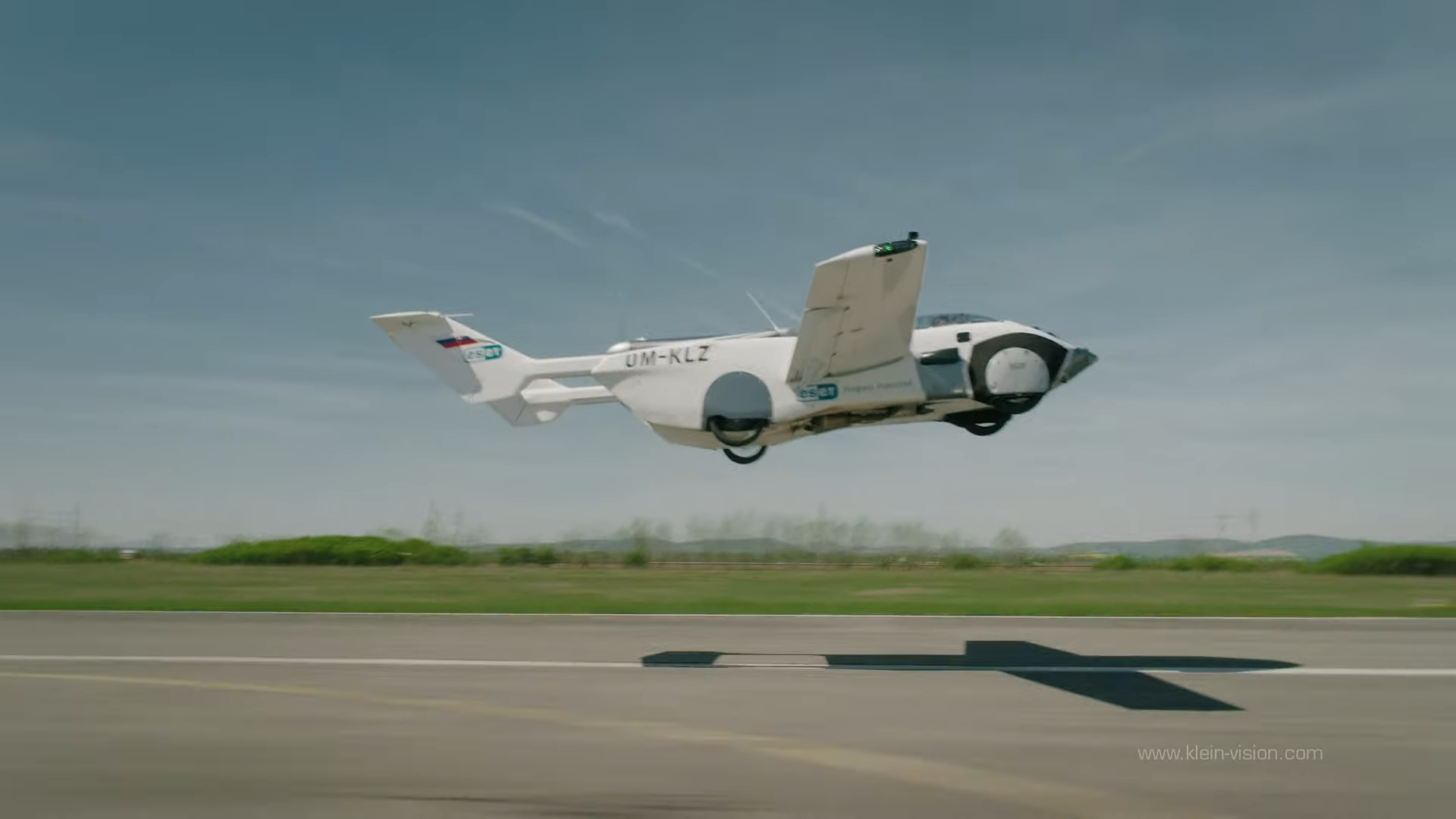 Leteći automobil Er kar dobio svog prvog putnika na svijetu