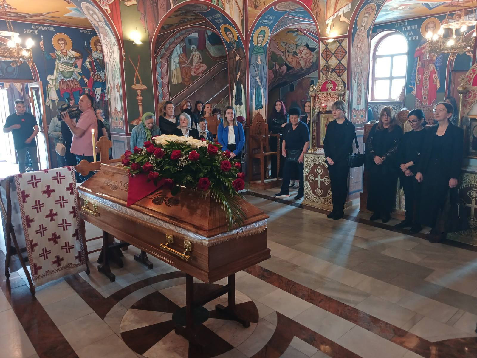 Pop Žućo sahranjen uz počasnu paljbu