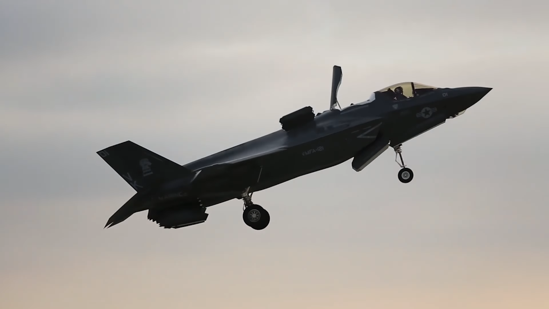 Ponos američke avijacije, avion F-35, se srušio i izgorio