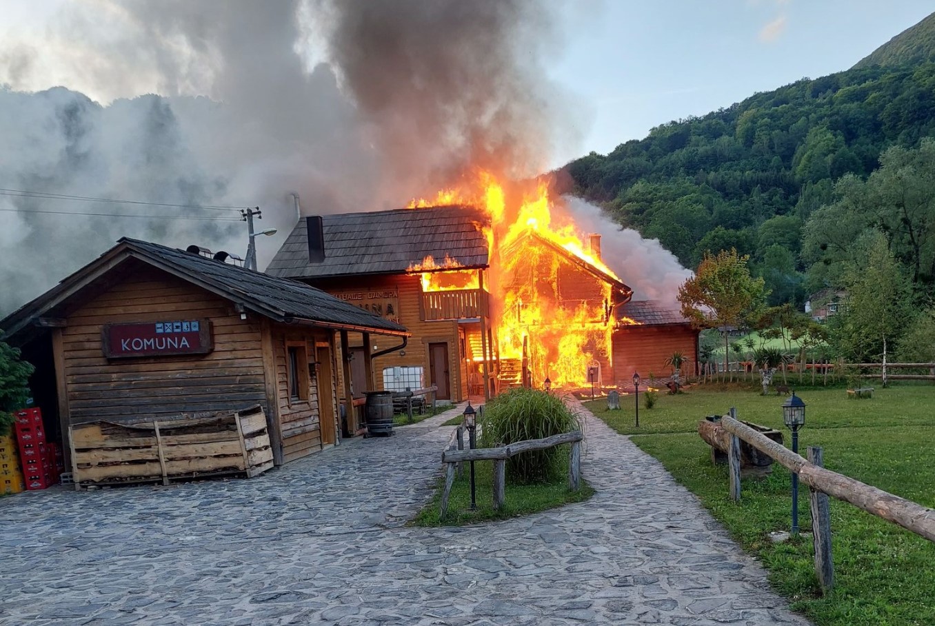 Požar u Ribniku, izgorio restoran Komuna
