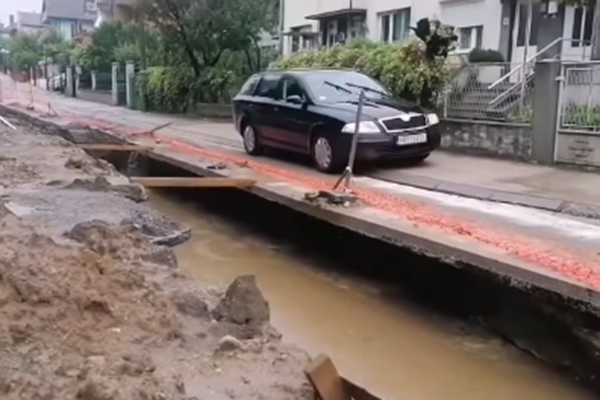 Poplavljena ulica i radovi izazivaju grč u stomaku kod stanovnika