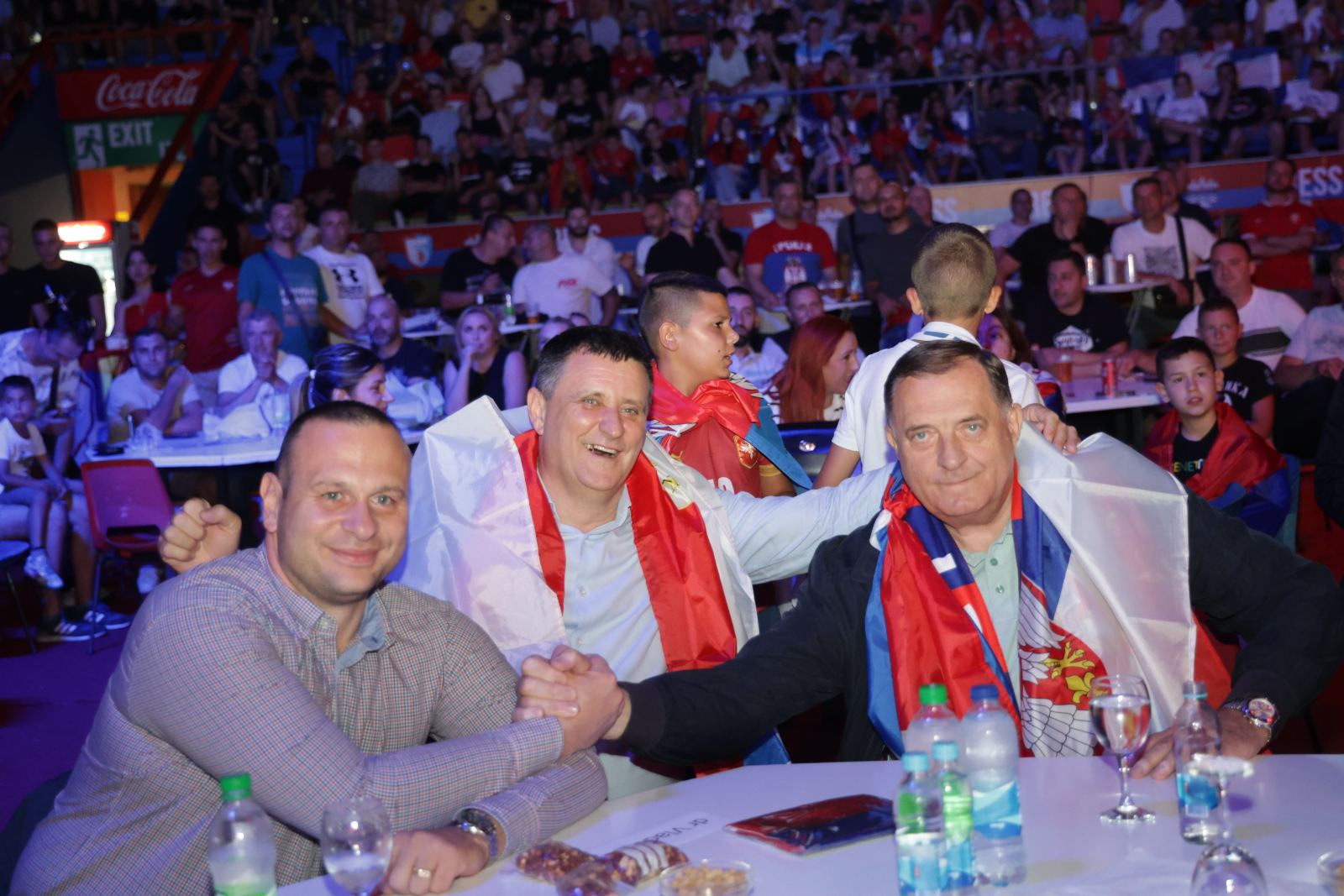 (VIDEO) Đajić i Šobot zapjevali na Krajiškim večerima, CIK ispostavio račun