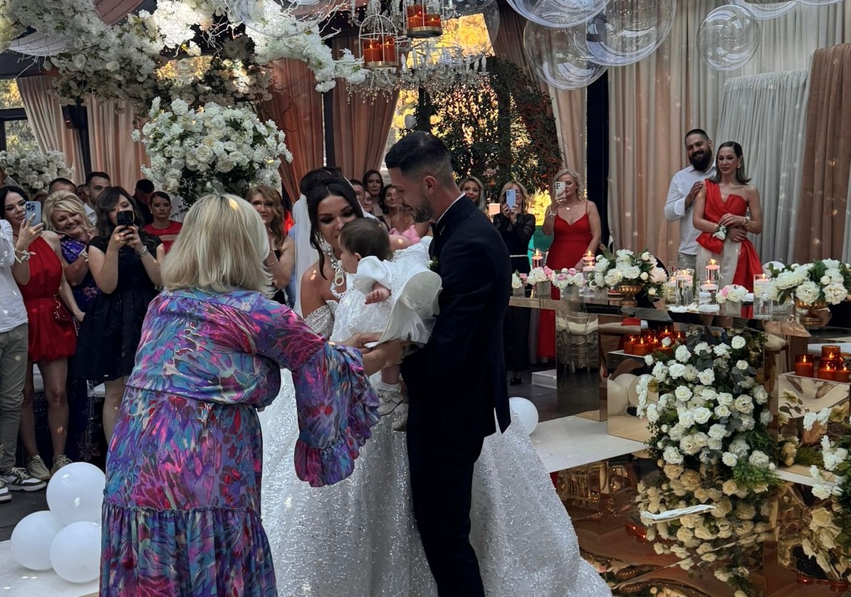 Tamara Milutinović zaplesala sa mužem fudbalerom i kćerkom