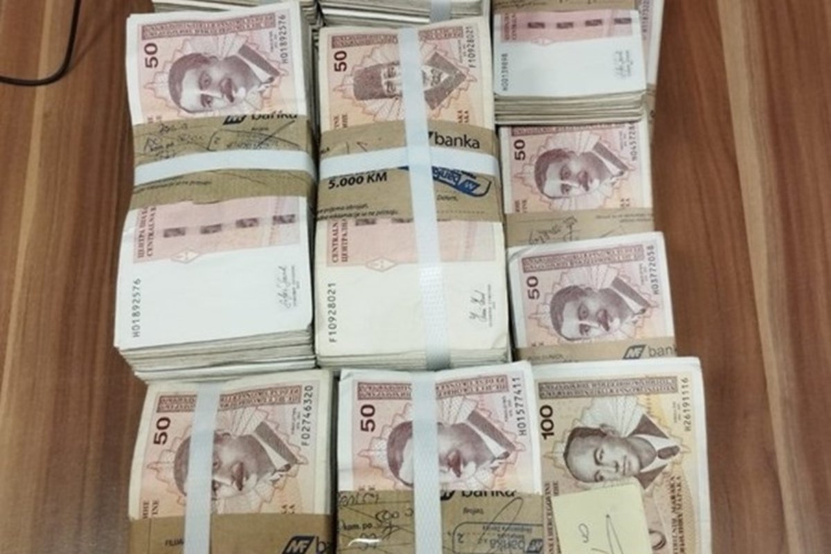 Državljanin Srbije pokušao unijeti 333.000 KM u Hrvatsku, kažnjen sa 42 ...