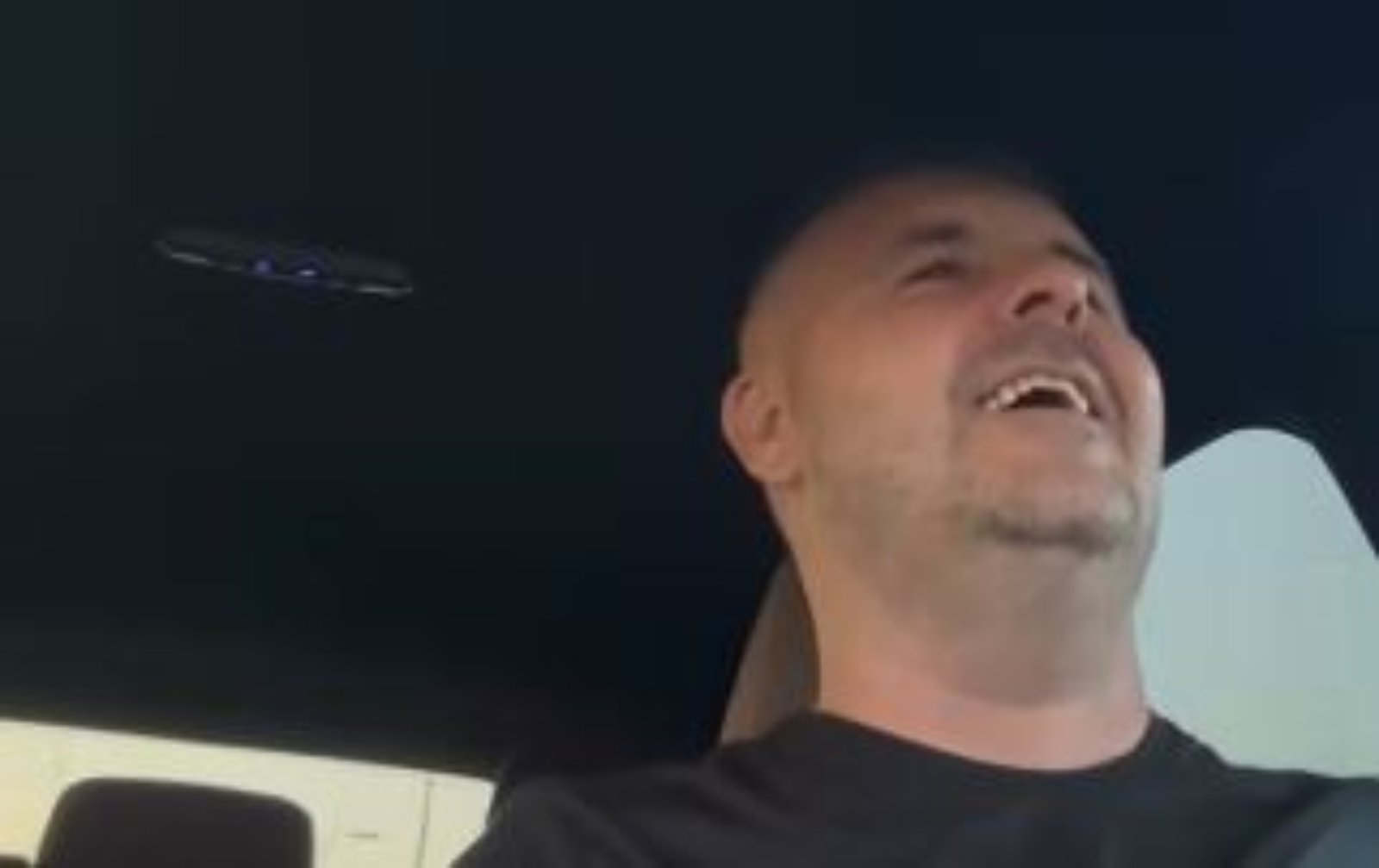 Beogradski advokat Nemanja Berić u Hrvatskoj zbog pjevanja patriotske ...