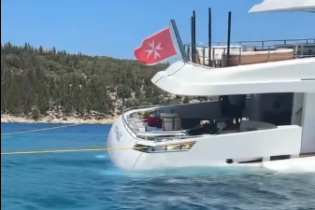 Luksuzna jahta tone u Grčkoj