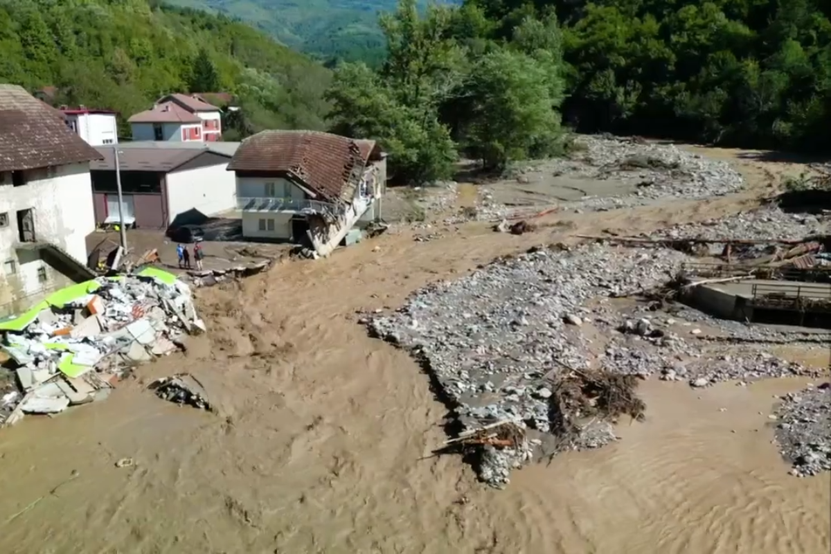 Spasioci tragaju za 4 nestale osobe na području Buturović Polja