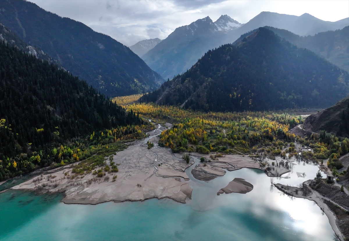 Jezero Isik Kul u Kazahstanu fascinira ljepotom