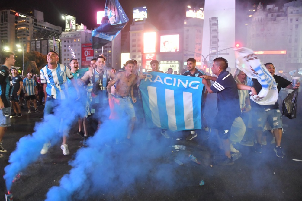 Navijač Rasinga donio lobanju na stadion