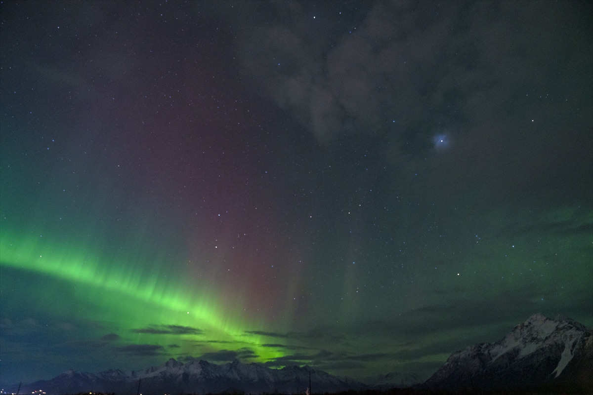 Prekrasni prizori polarne svjetlosti na nebu iznad Aljaske