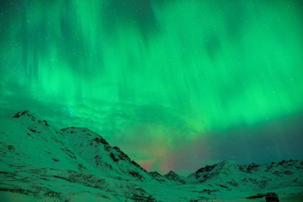 Prekrasni prizori polarne svjetlosti na nebu iznad Aljaske