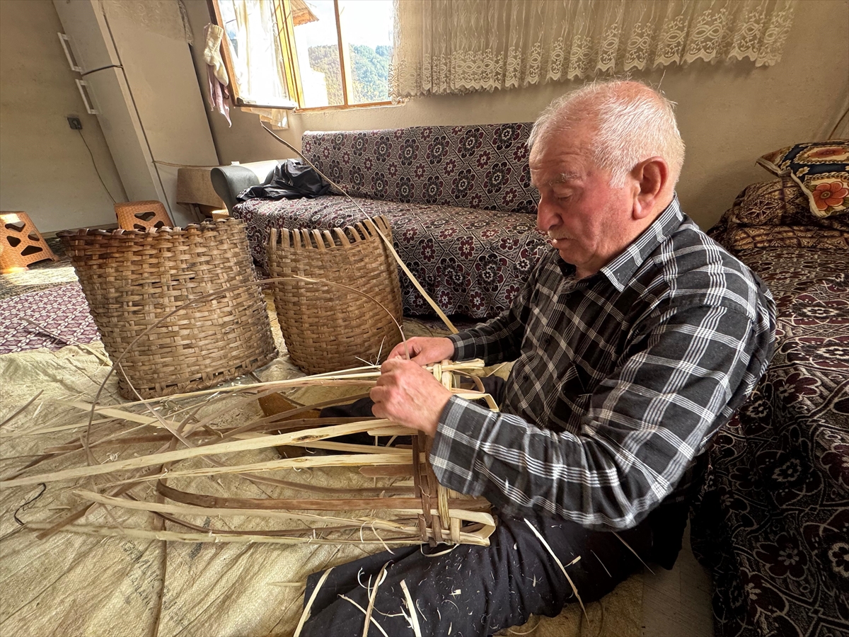Haki je jedan od posljednjih zanatlija koji se bavi pletenjem sepeta