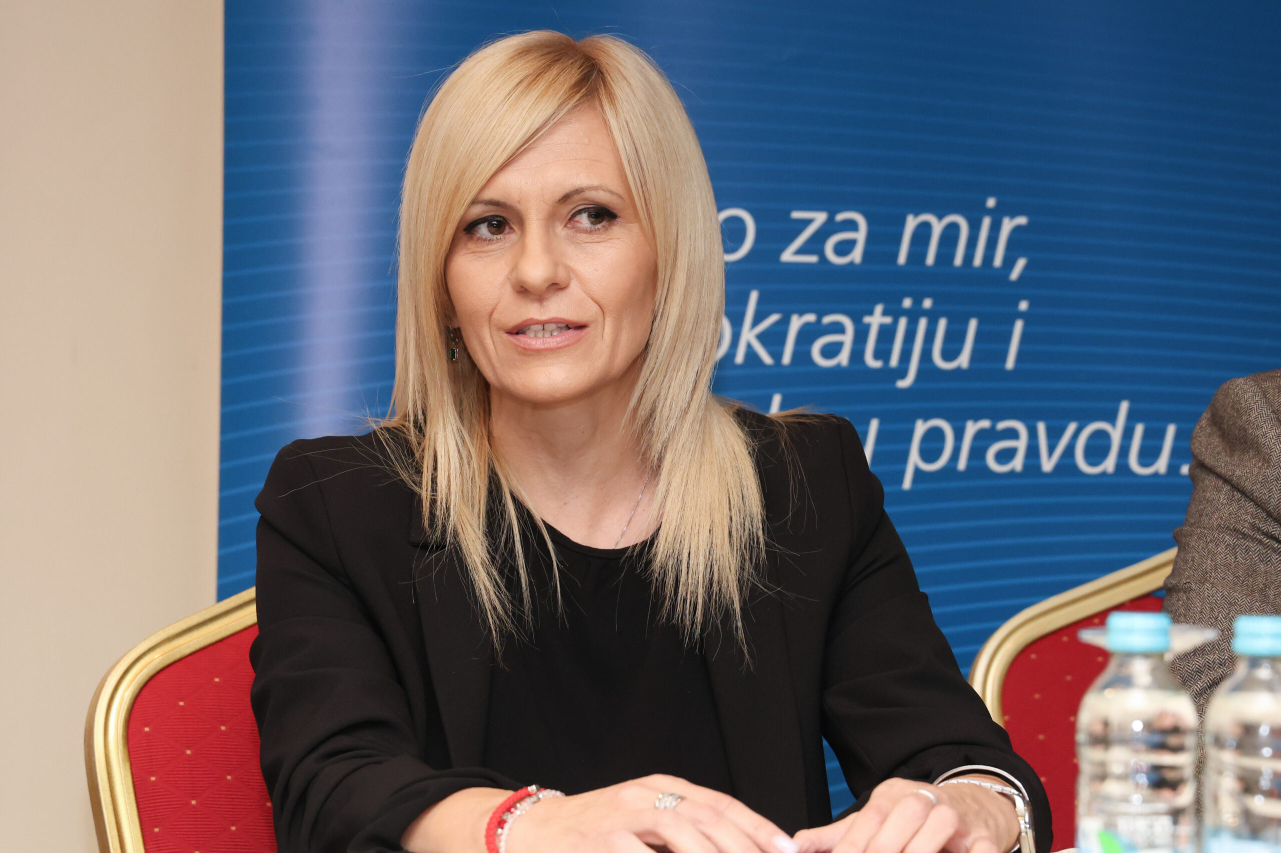 Privedena novinarka Nataša Miljanović Zubac, pretresaju joj porodičnu kuću