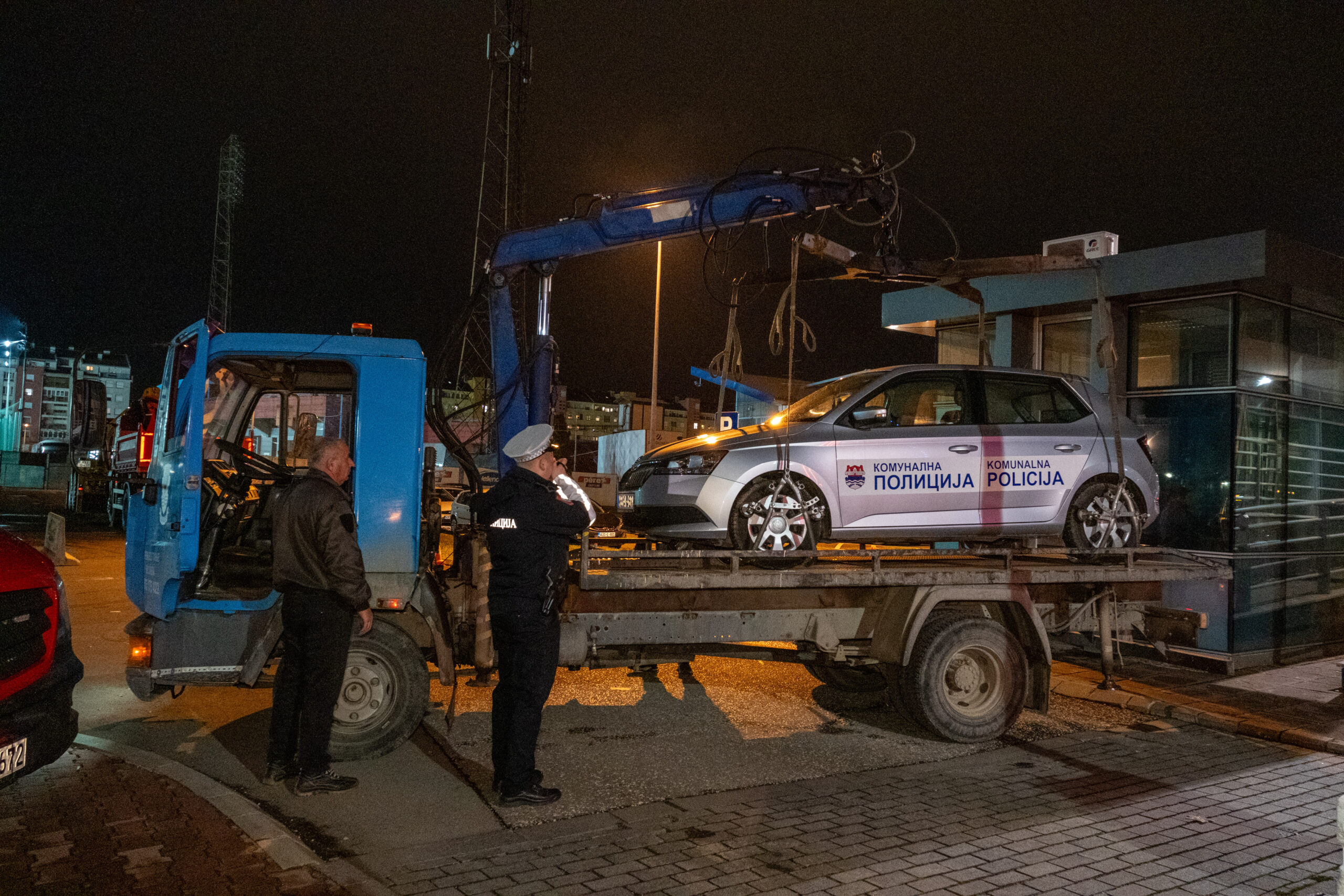 Pauk odvezao 2 vozila koja su blokirala Trg Republike