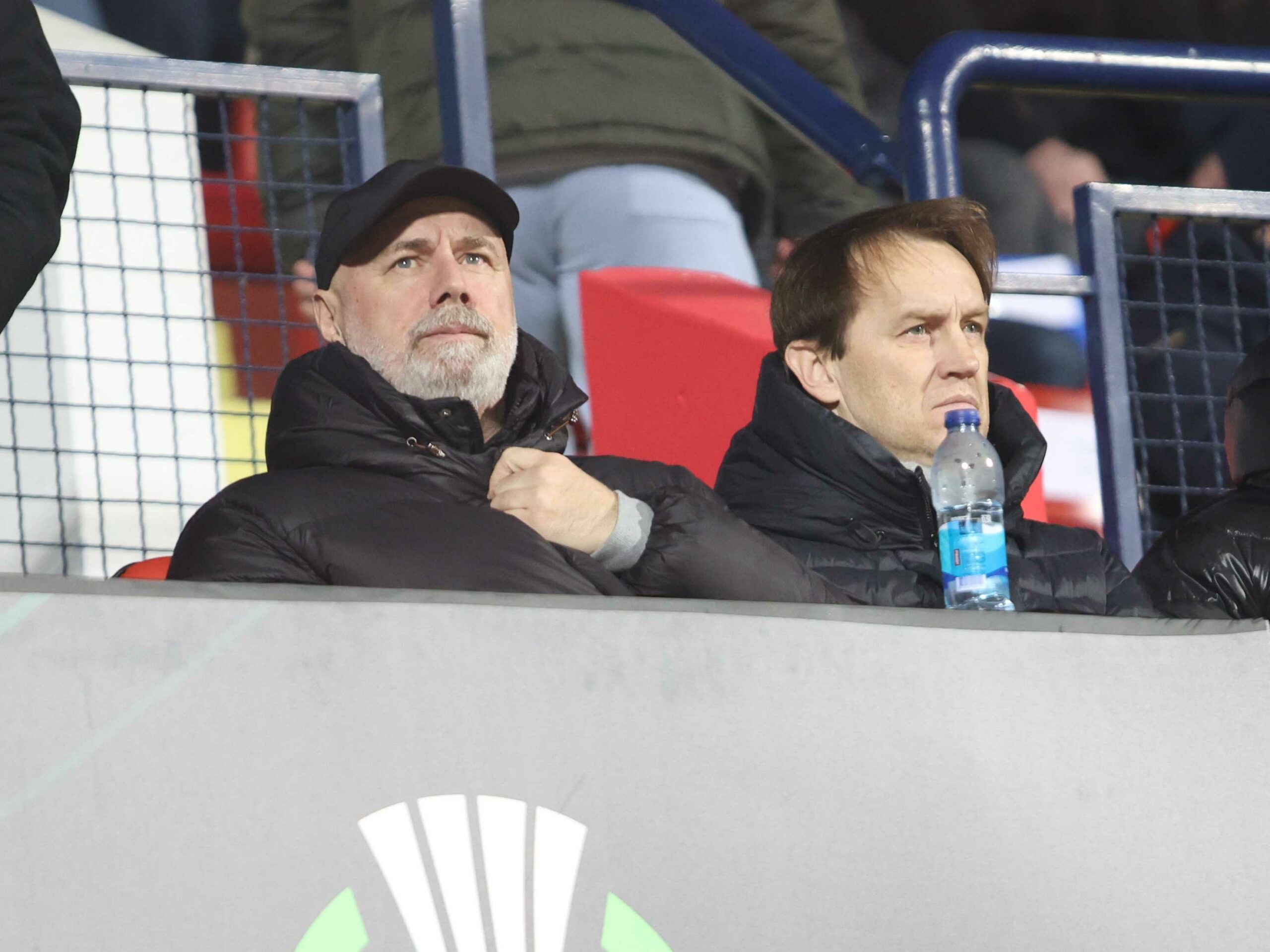 Barbarezu ukradeni dokumenti i razbijen automobil