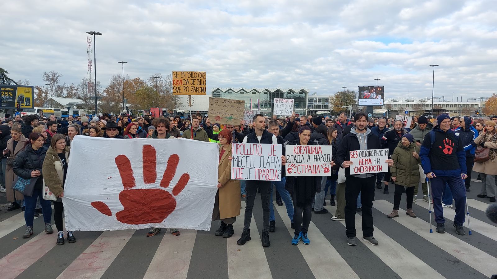 Mjesec dana od tragedije u Novom Sadu, građani protestuju