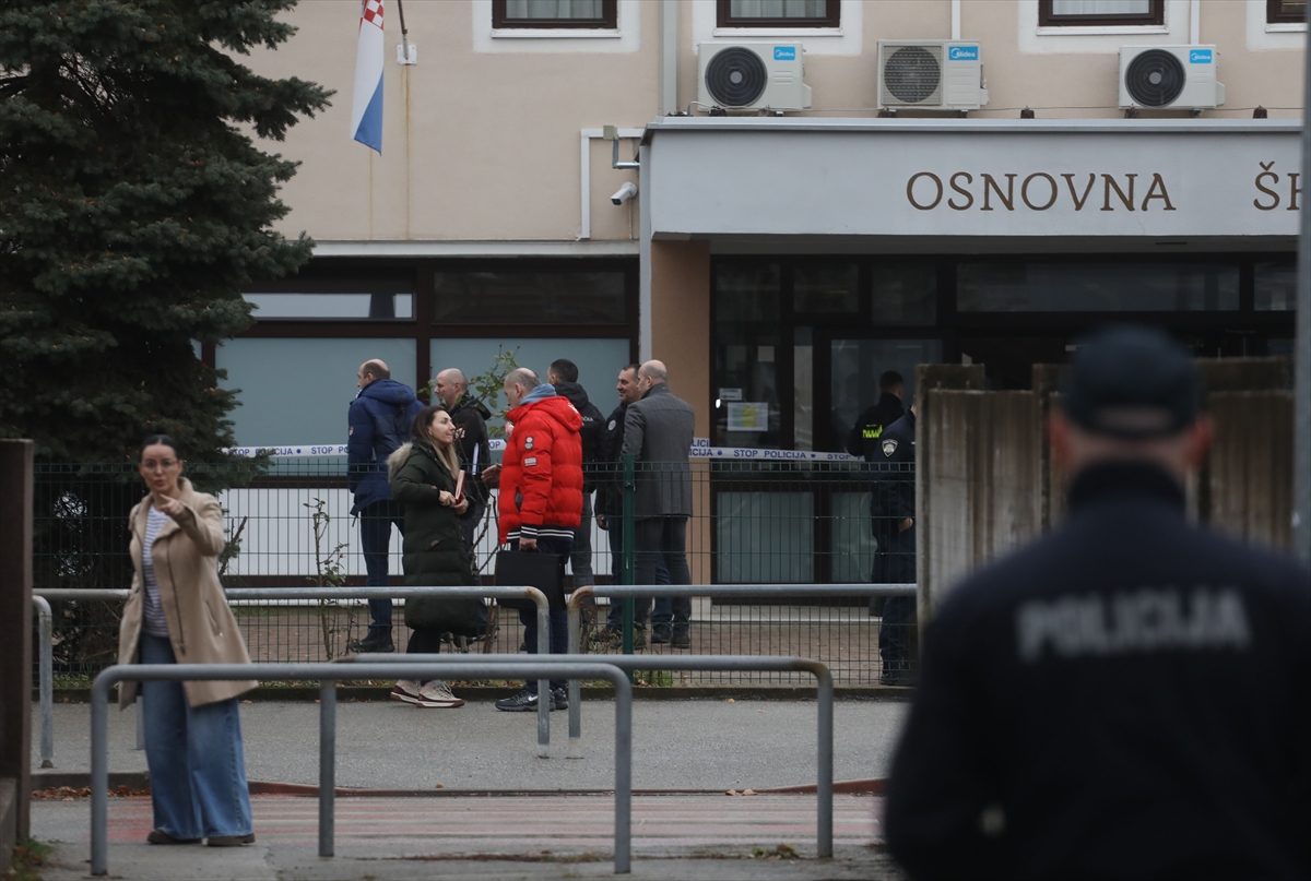 Uznemireni roditelji pred školom u Zagrebu poslije krvavog napada ...