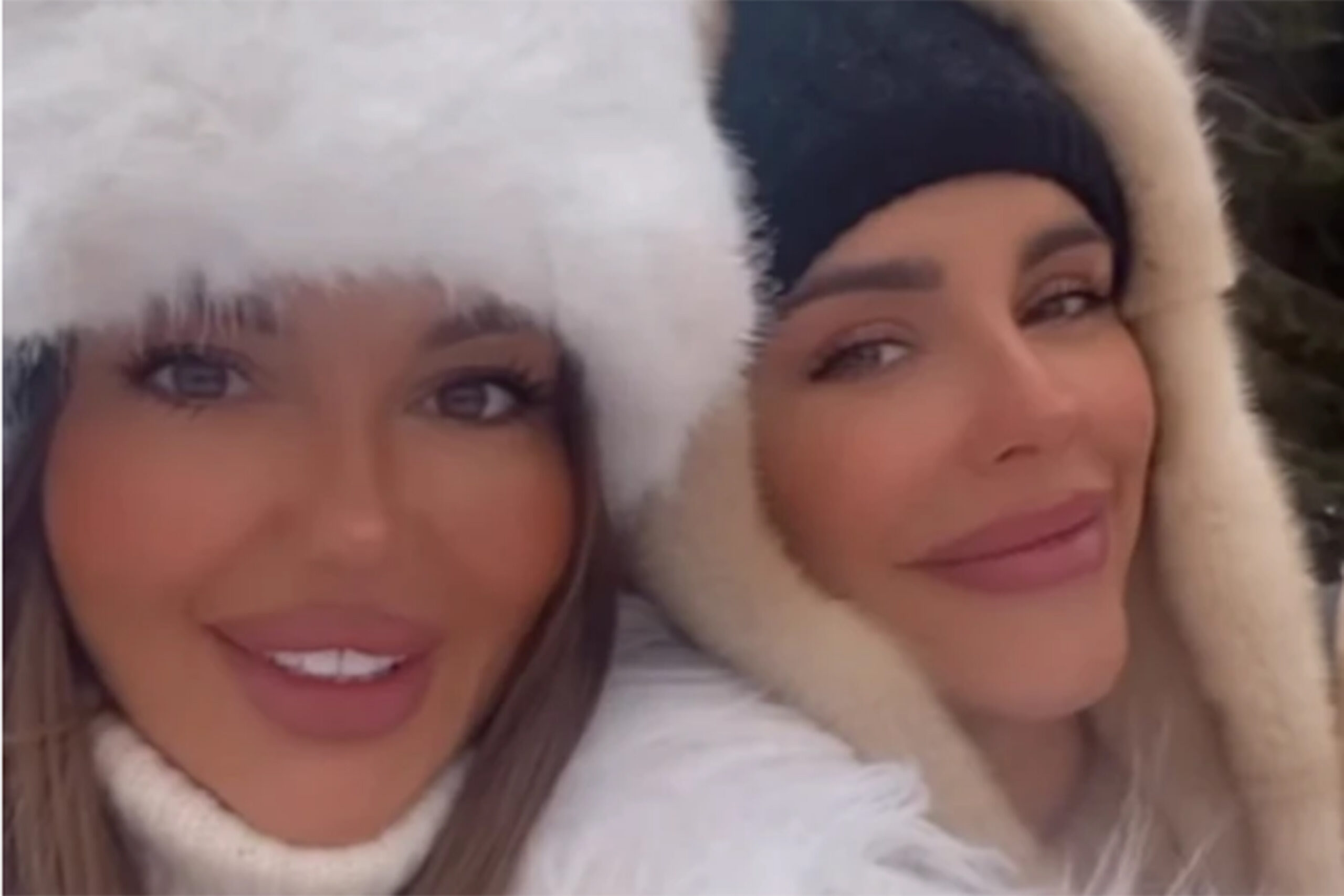 Bogdana sa dvije kape na glavi, njena sestra sa BIJELOM ŠUBAROM na Kopaoniku