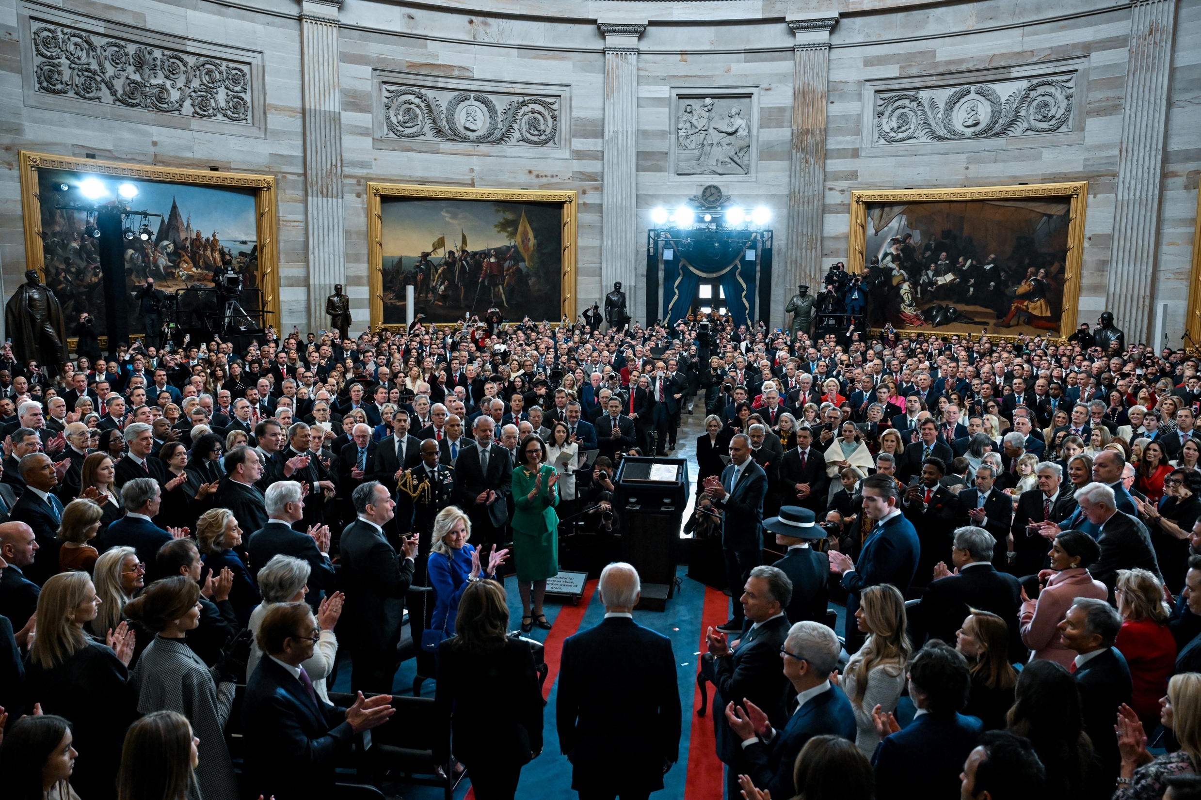 Državnom himnom SAD završena inauguracija Donalda Trampa