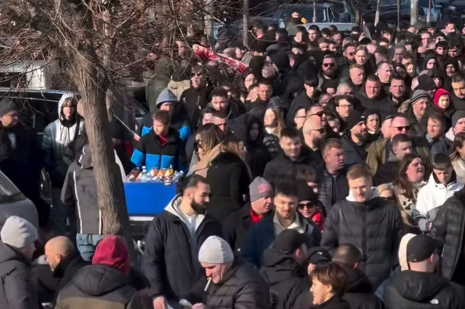 (VIDEO) Grobari pristižu na Marakanu: Spektakularan korteo navijača ...