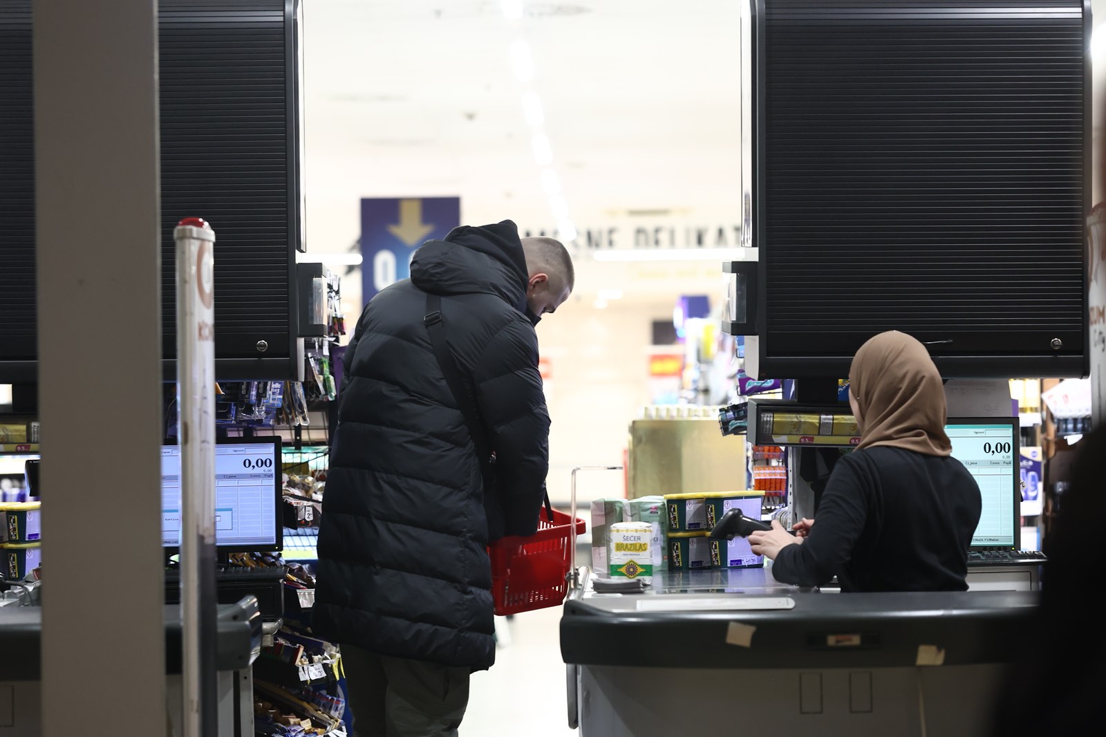 Treći dan bojkota trgovina u BiH zbog poskupljenja osnovnih životnih ...