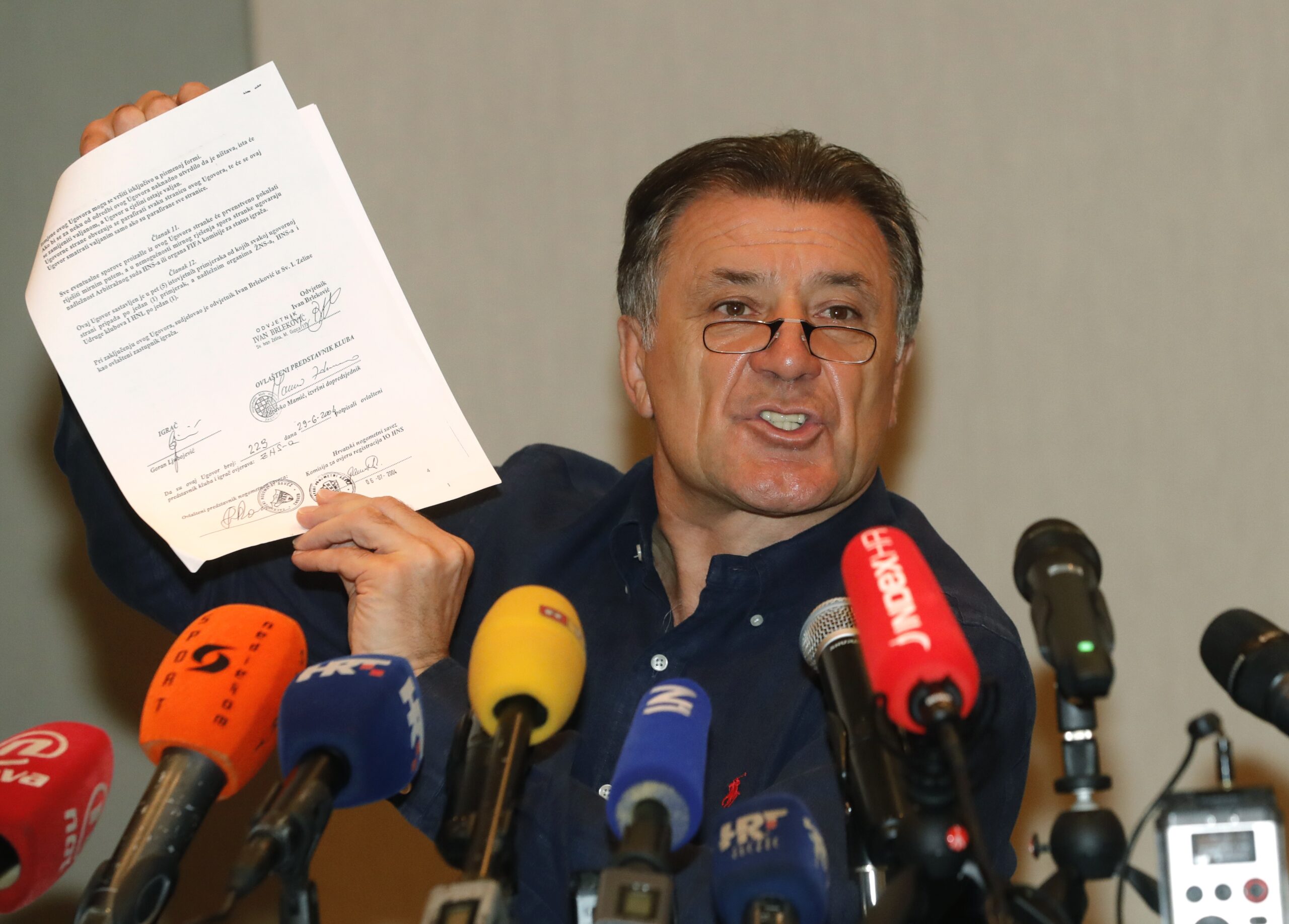 Zdravko Mamić kipti od bijesa "Kroz moje je ruke prošlo od 200 do 300 ...