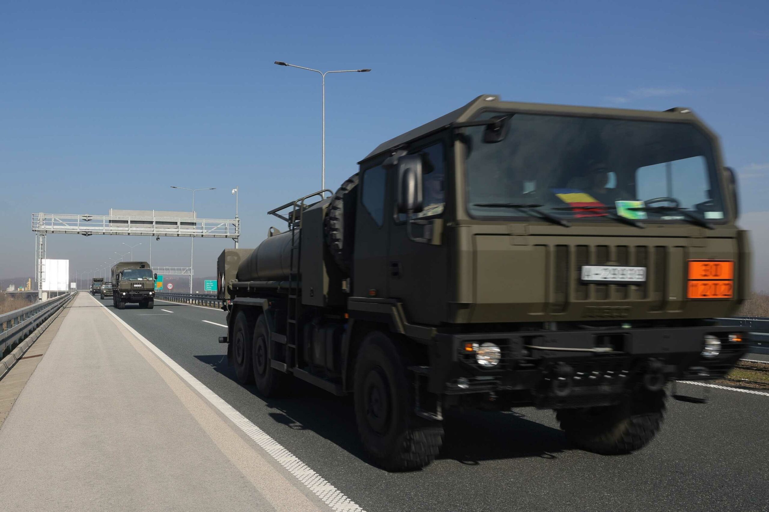 Vozila EUFOR na auto-putu 9. januar i u Doboju